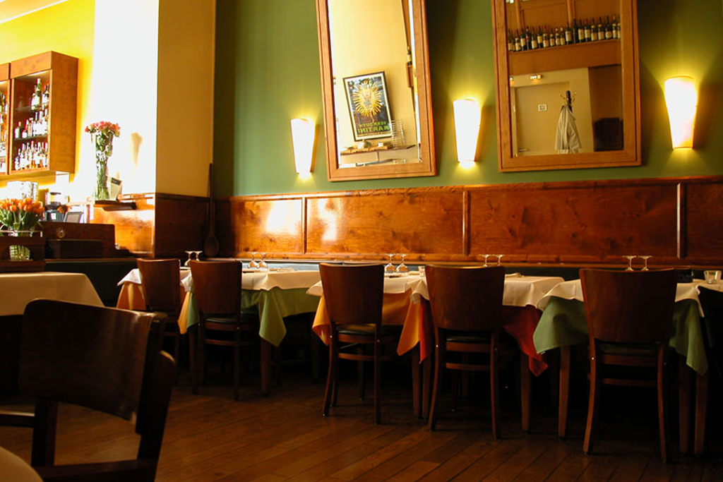 Try l'Entrecôte, a typical French restaurant in the heart of Berlin ...